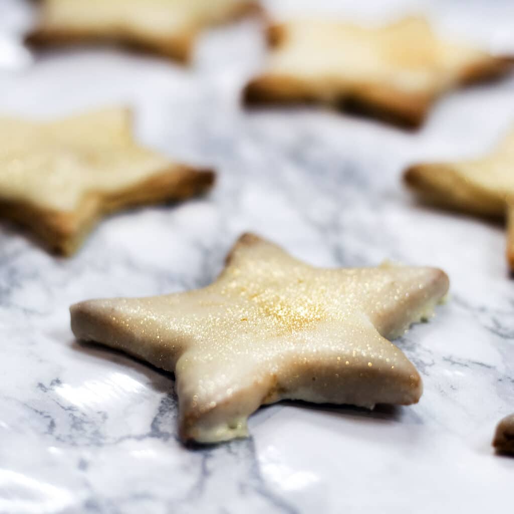 Healthy gingerbread stars | vegan - Sneaky Veg