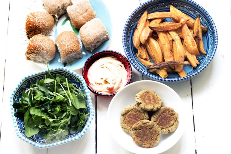 Mini falafel sliders - Sneaky Veg