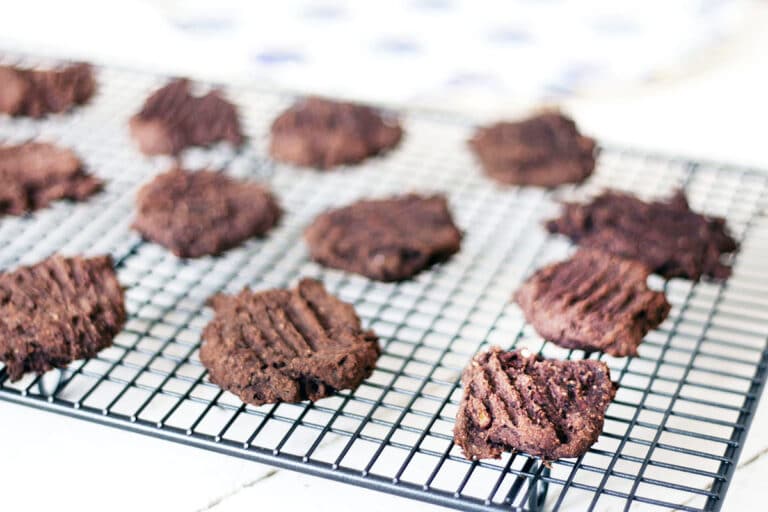 Chocolate beetroot cookies with black beans - Sneaky Veg