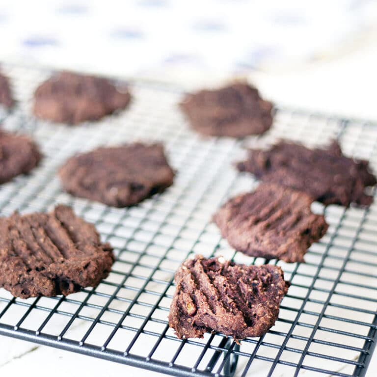 Chocolate beetroot cookies with black beans - Sneaky Veg