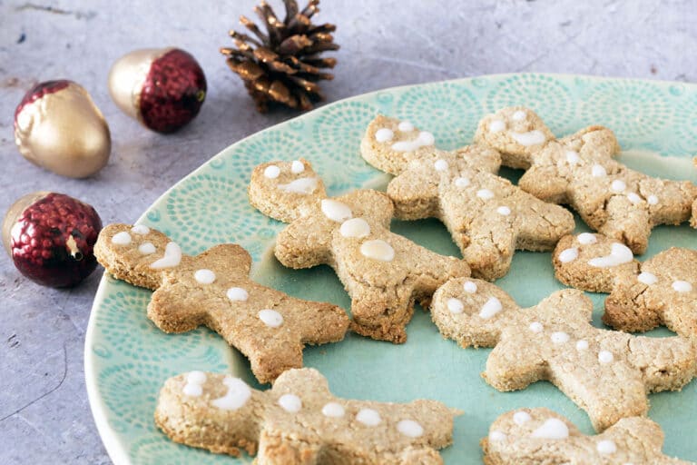 Healthy gingerbread men | vegan - Sneaky Veg
