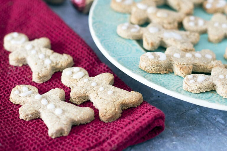 Healthy gingerbread men | vegan - Sneaky Veg