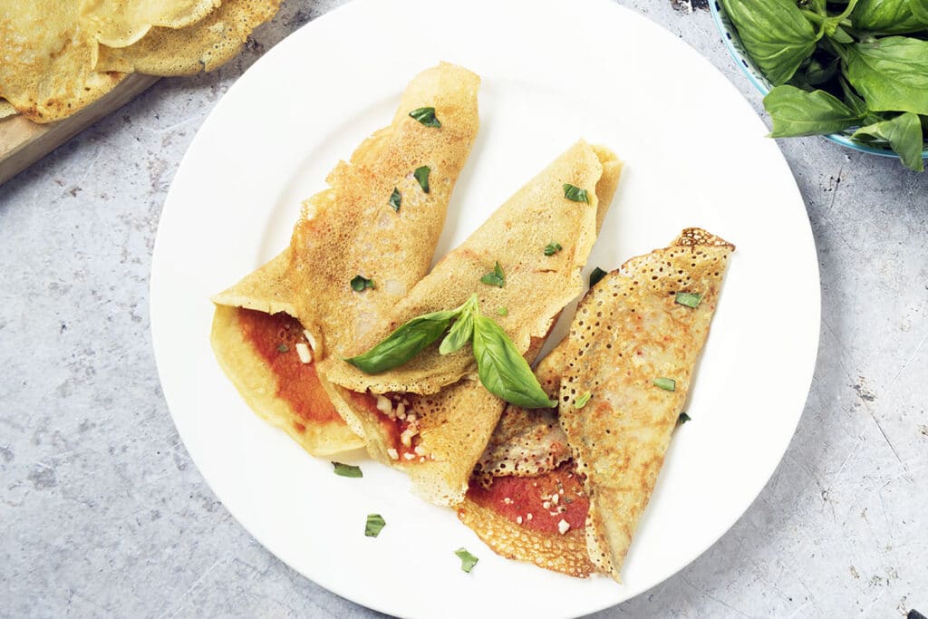 Margherita pizza crepes - Sneaky Veg