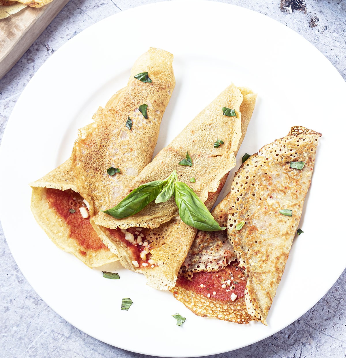 Margherita pizza crepes - Sneaky Veg