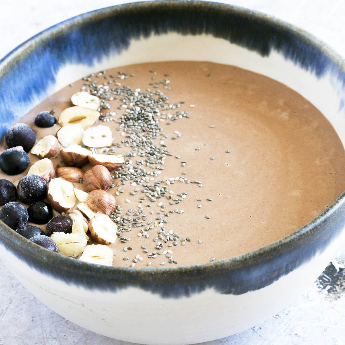 Hazelnut and chocolate smoothie bowl - Sneaky Veg